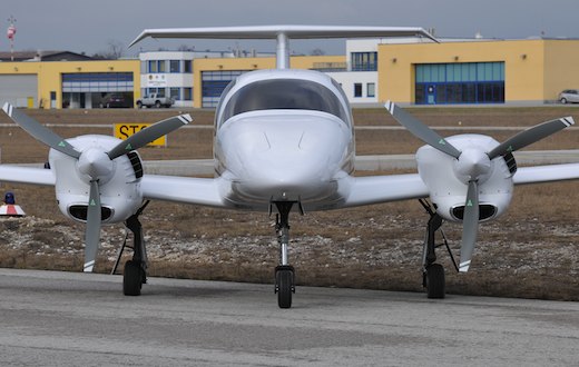 Diamond Aircraft présente son nouveau bimoteur DA52 - Aerobuzz