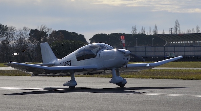 Premier vol d'un DR400 à moteur Rotax 912iS à Nogaro - Aerobuzz