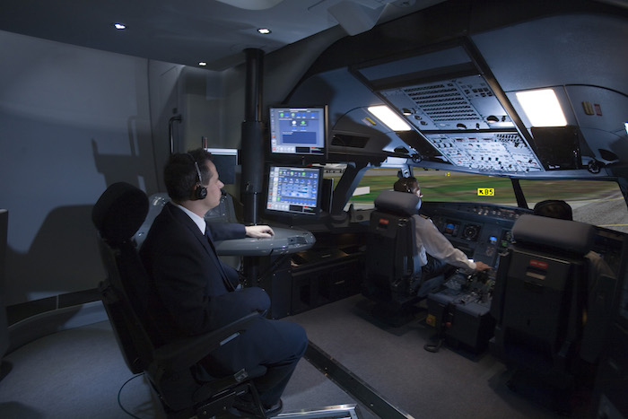 Deux personnes au cockpit : entre rétropédalage et aveu - Aerobuzz