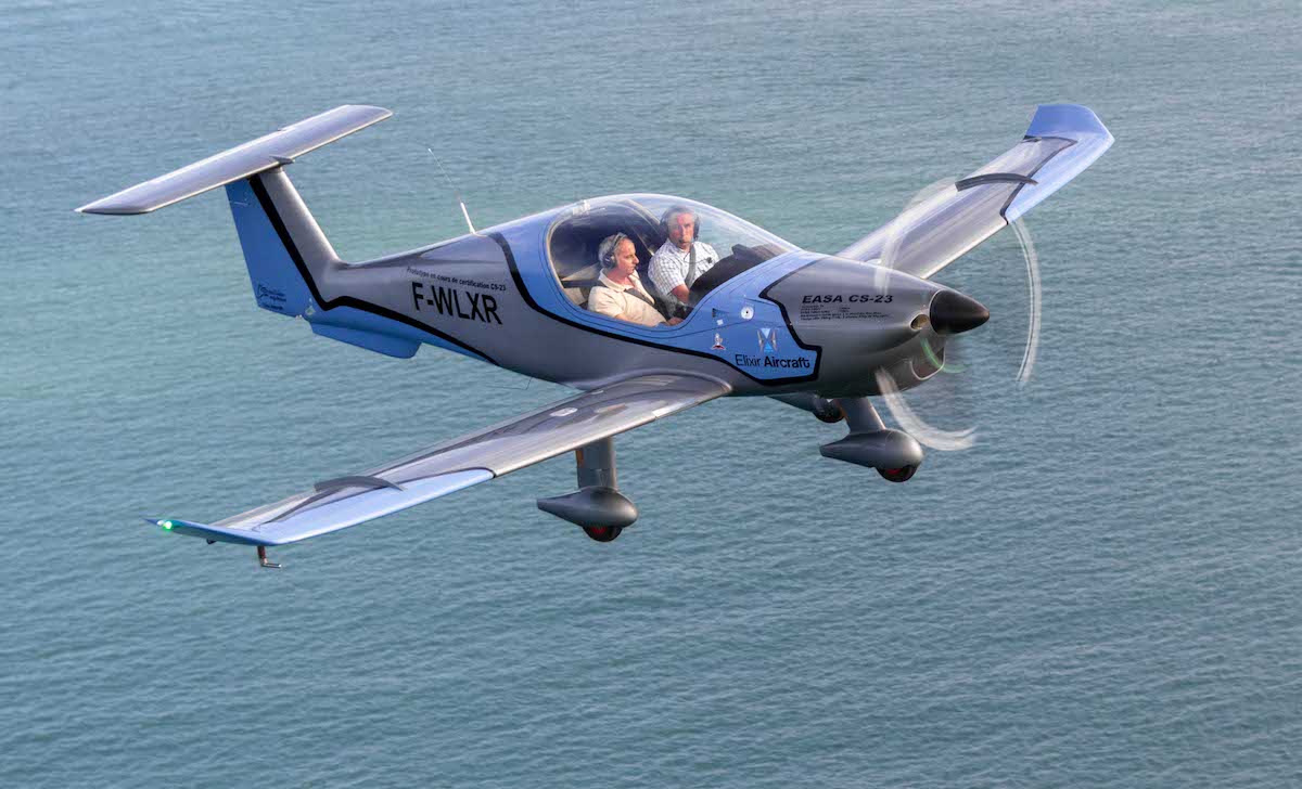 La britannique Airways Aviation mise sur le biplace-école d'Elixir ...