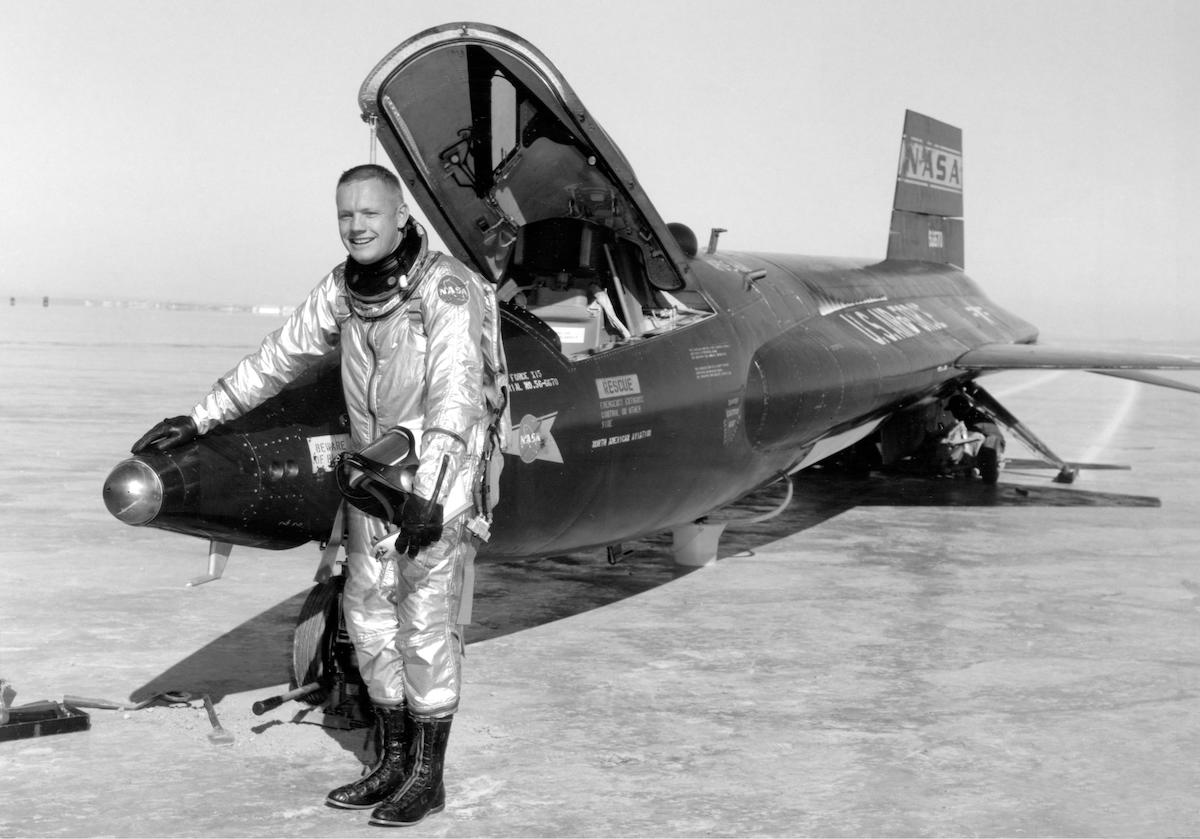Neil Armstrong, un aviateur (un peu) dans la lune… - Aerobuzz