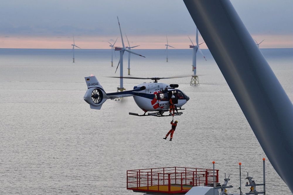 L’hélicoptère met le cap sur les fermes éoliennes en mer - Aerobuzz