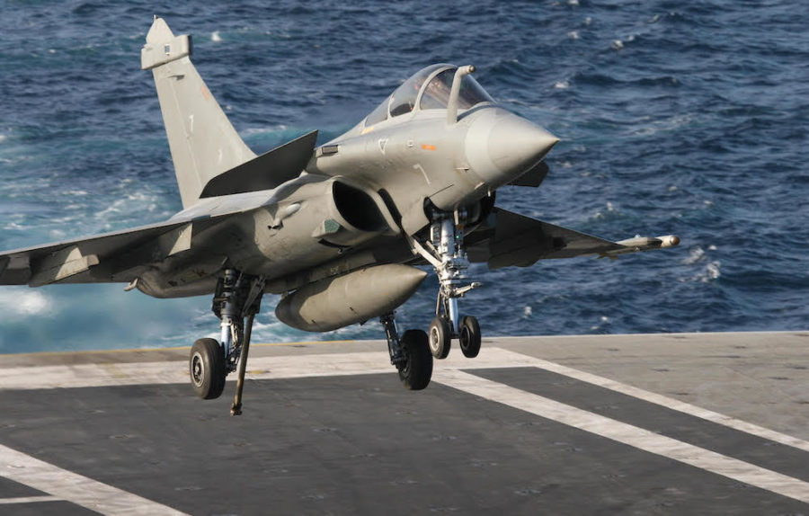 Rafale Marine, essais en vol pour navaliser un chasseur - Aerobuzz ...