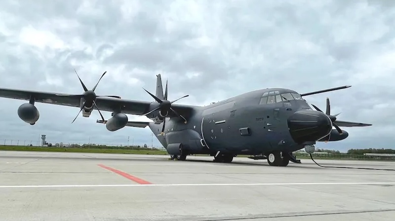 L'escadron franco-allemand d’Evreux dispose désormais de ses dix C-130J ...