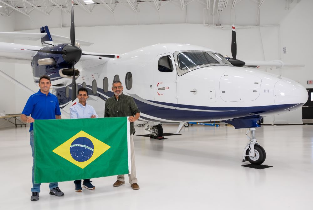 Le Brésil certifie la configuration combi du Cessna SkyCourier ...
