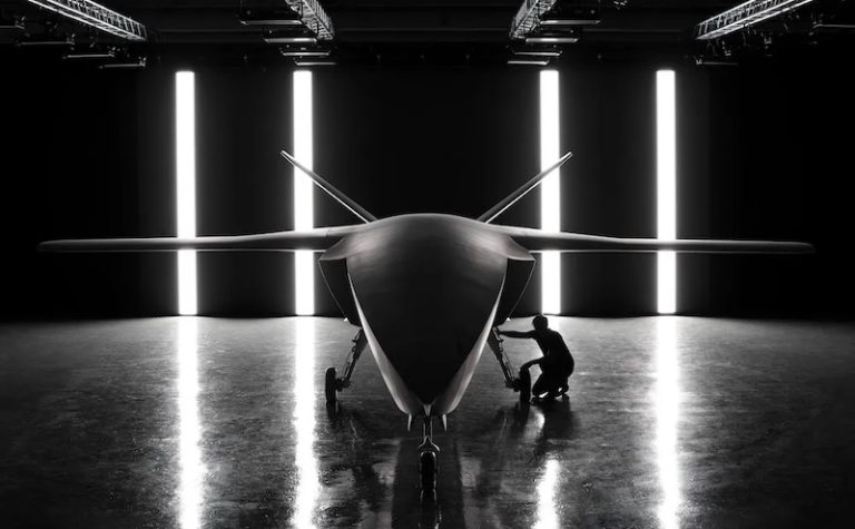 Helsing dévoile le drone de combat CA-1 Europa chez Grob Aircraft ...